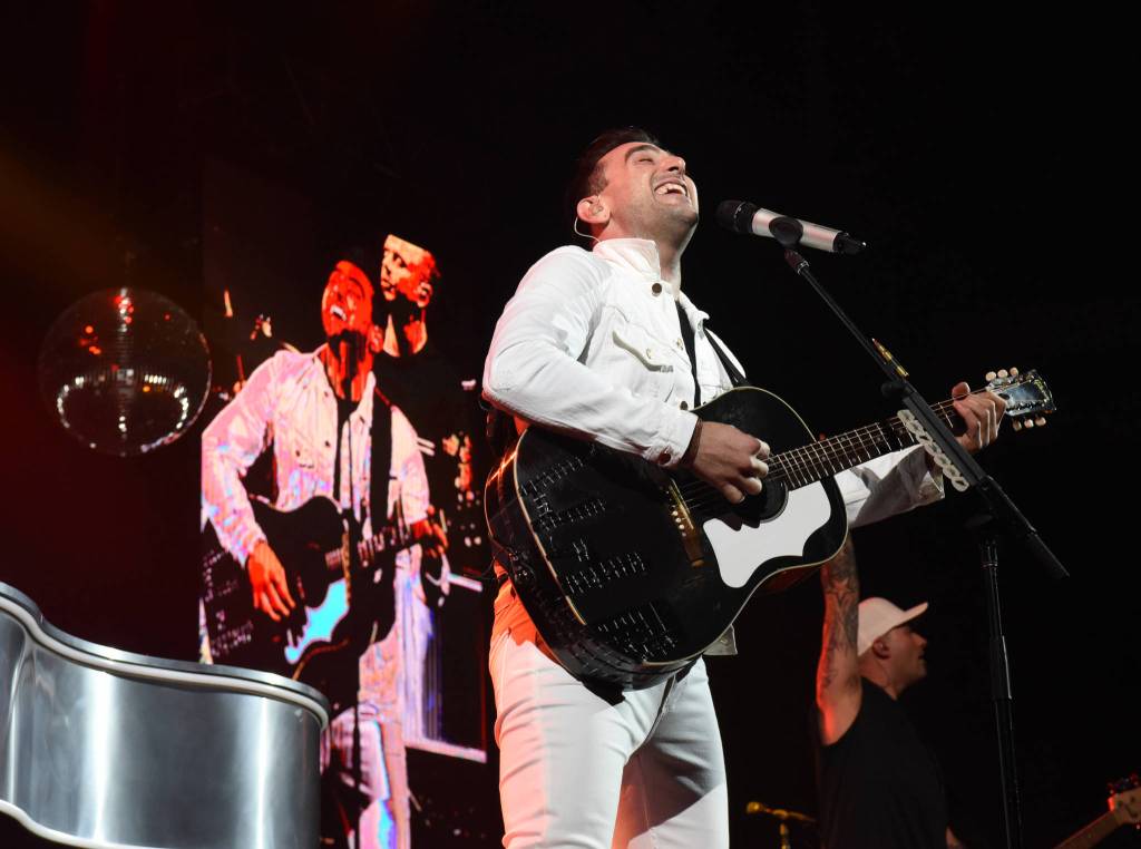 Hedley plays to 5,000-plus crowd at Abbotsford Centre | Cloverdale Reporter
